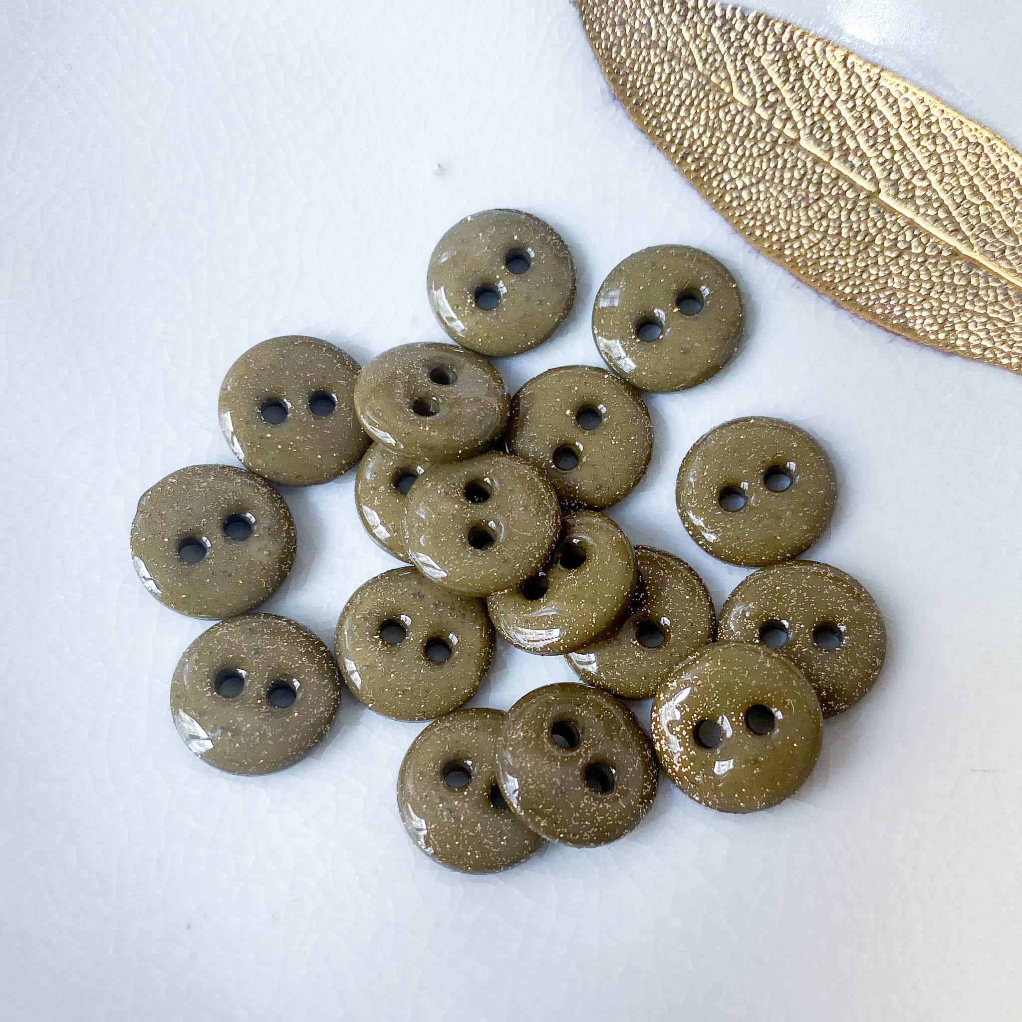 Glitter button – Two holes – Kaki - Lise Tailor